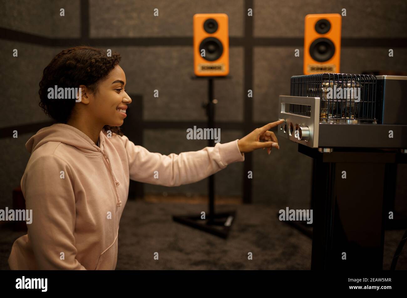 Using speaker hi-res stock photography and images - Alamy