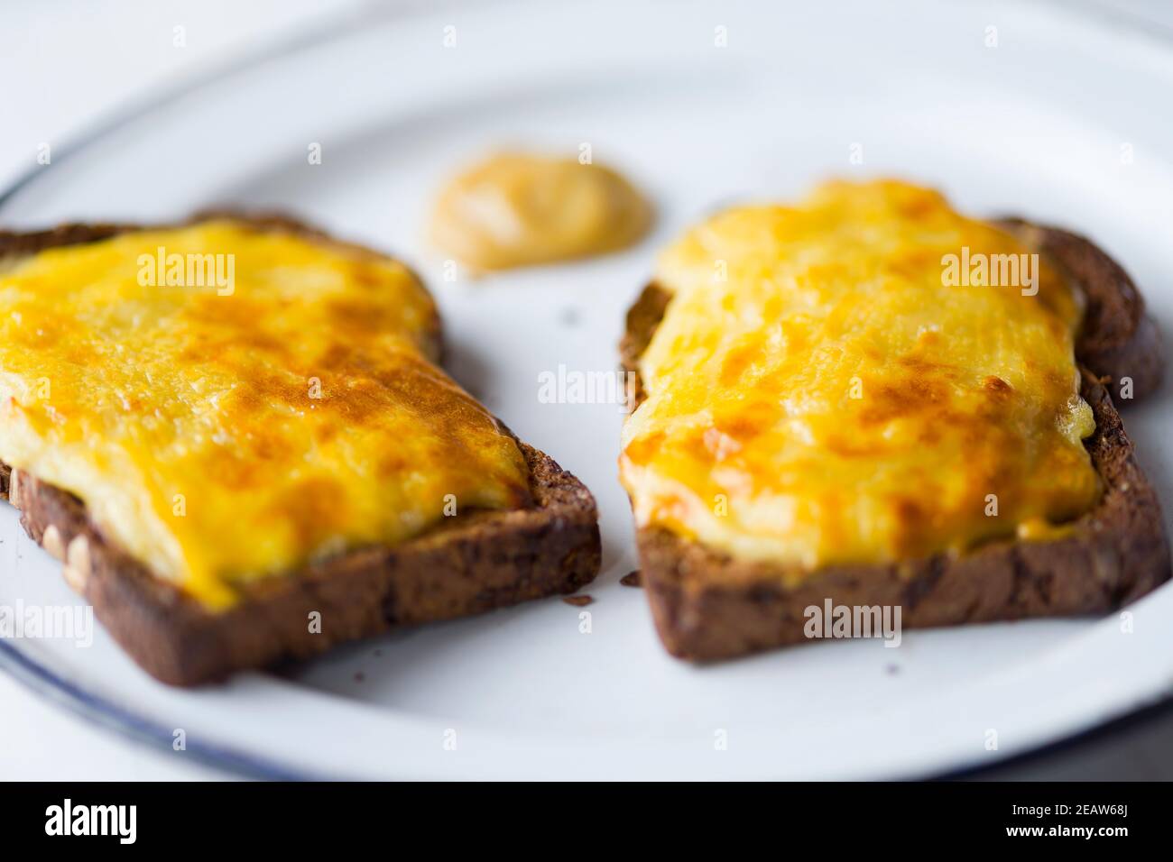 english pub grub welsh rarebit cheese sauce toast Stock Photo - Alamy