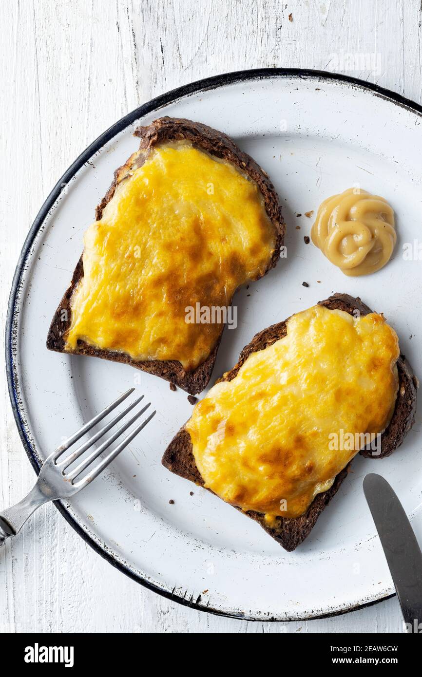 english pub grub welsh rarebit cheese sauce toast Stock Photo - Alamy