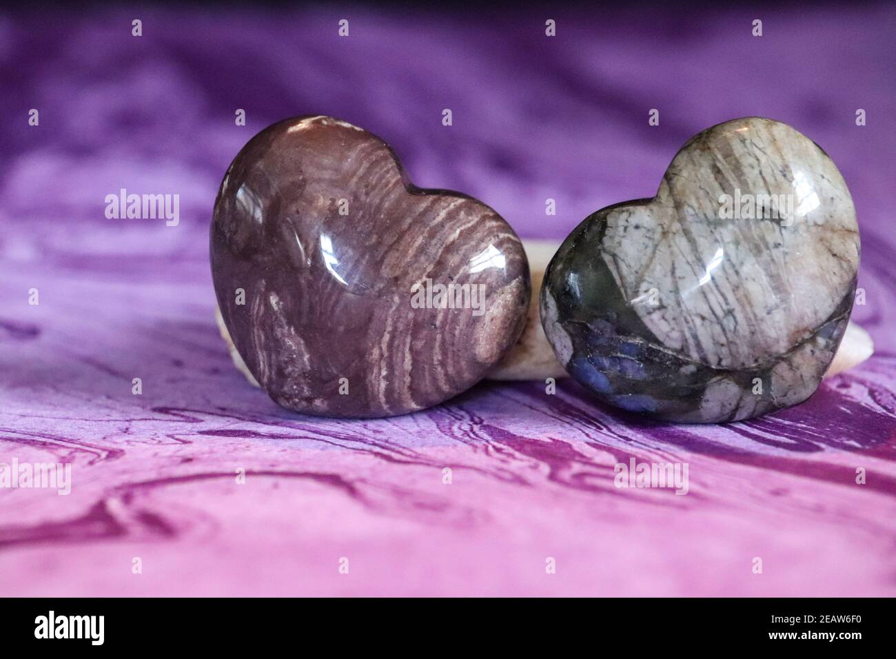 Heart shaped stone pebble hi-res stock photography and images - Alamy