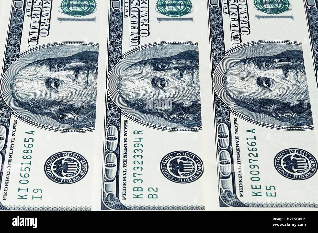 100 dollar bill row hi-res stock photography and images - Alamy