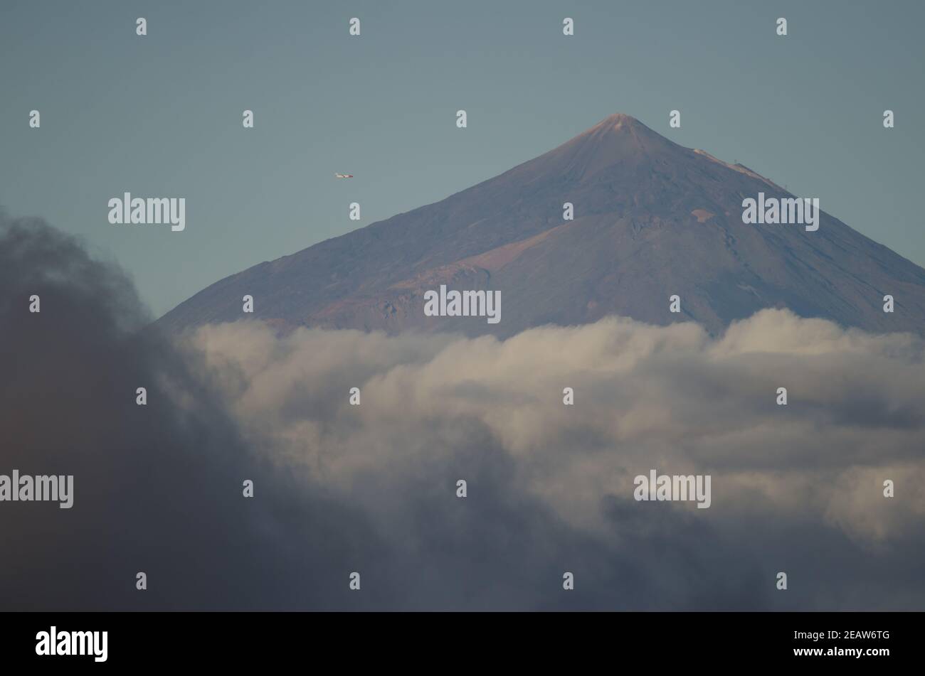 Flying scenes hi-res stock photography and images - Alamy