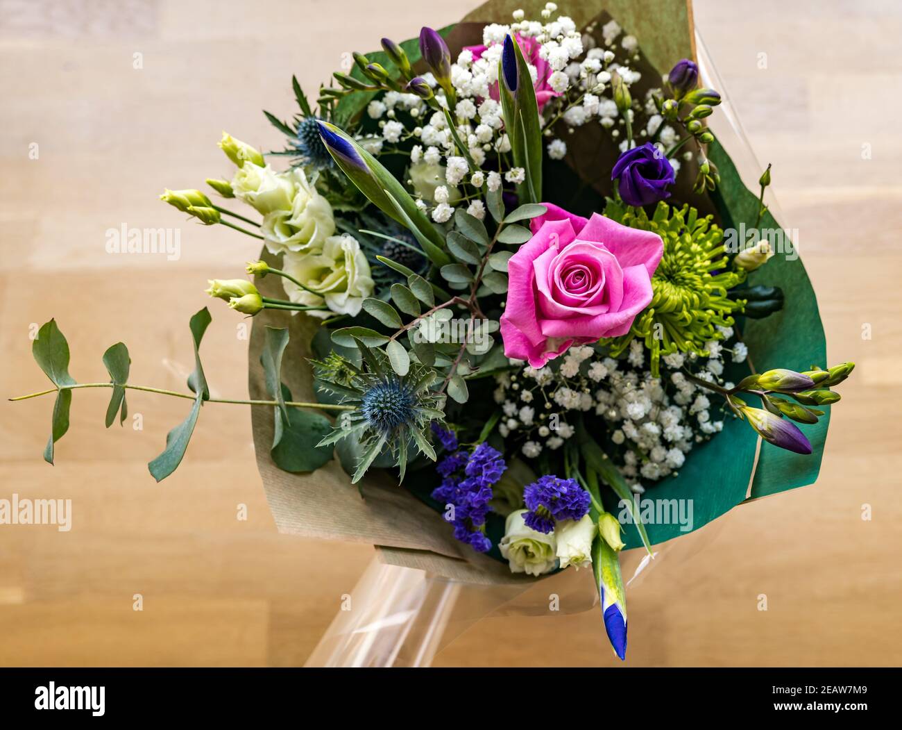 Bouquet of flowers wrapped hi-res stock photography and images - Alamy