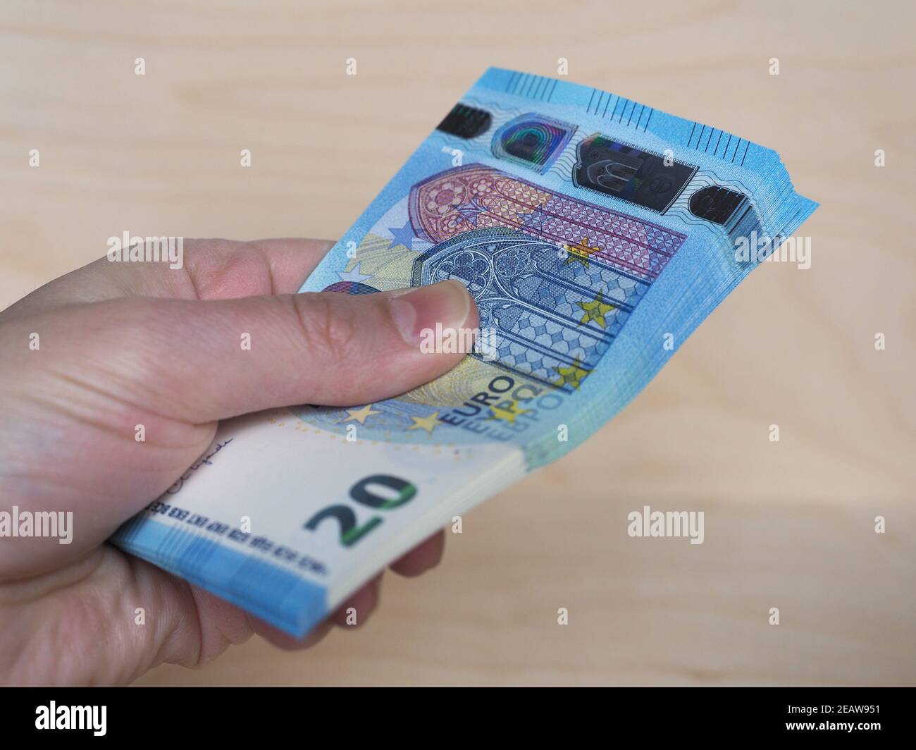 Hand holding euro notes hi-res stock photography and images - Alamy