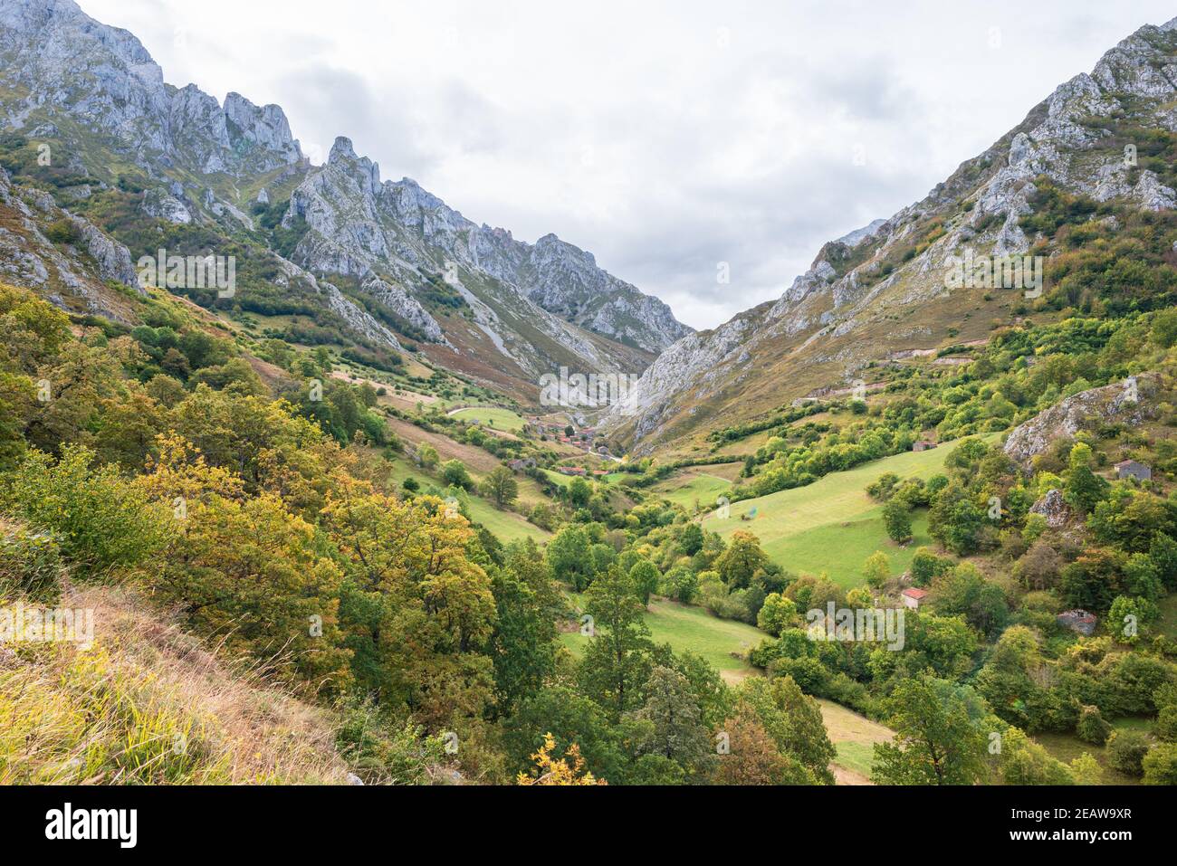 Los picos trail spain hi-res stock photography and images - Alamy