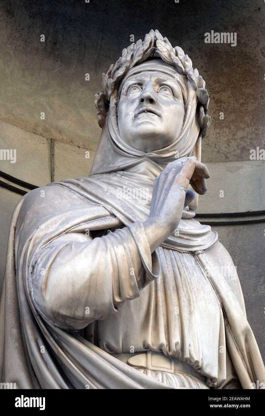 Petrarch statue hi-res stock photography and images - Alamy