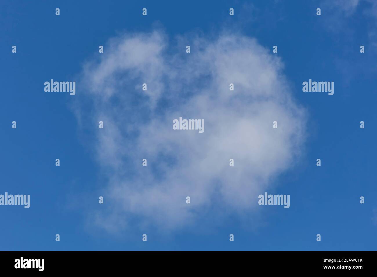 Single clouds hi-res stock photography and images - Alamy