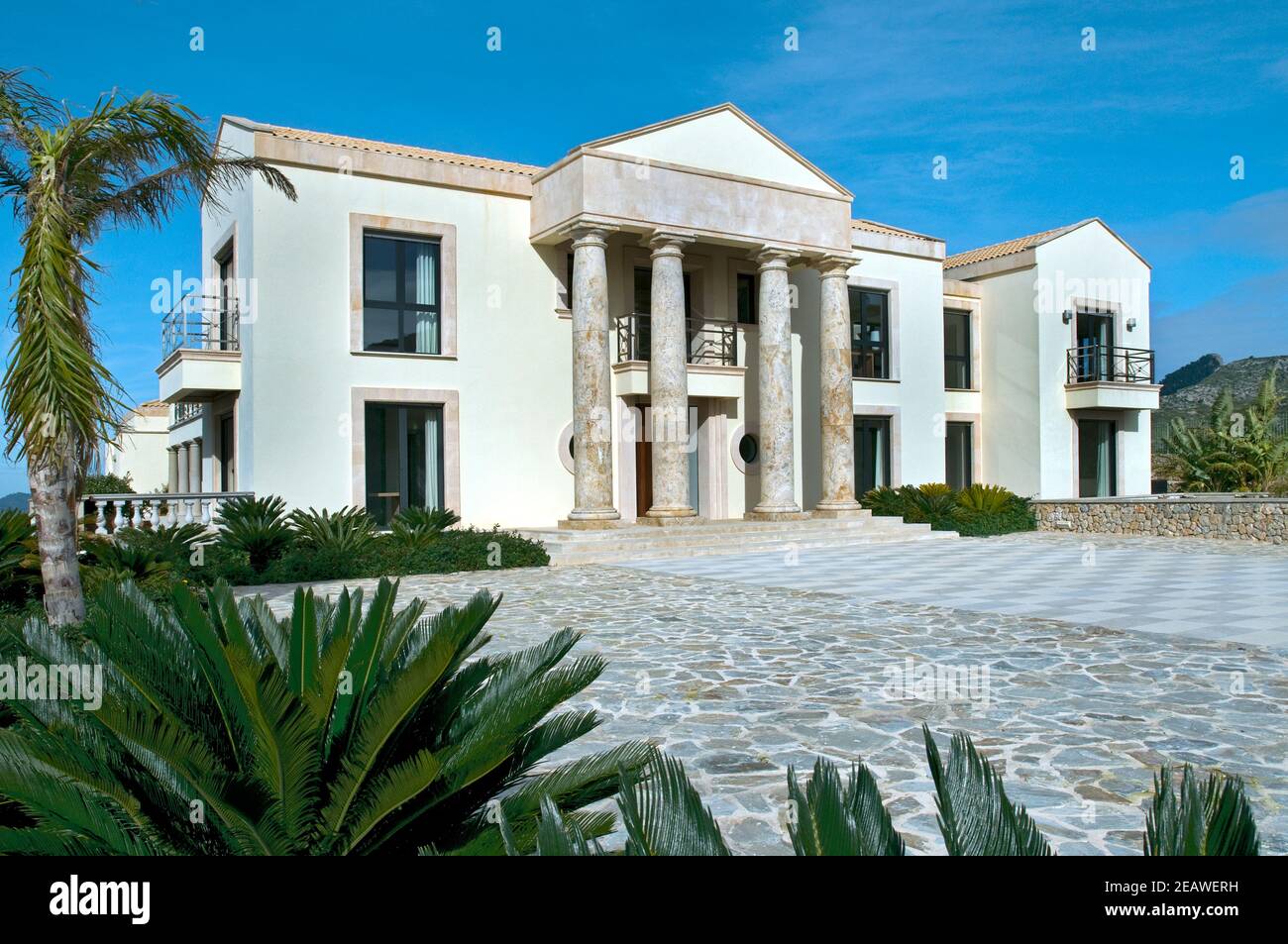 Luxury mansion spain hi-res stock photography and images - Alamy