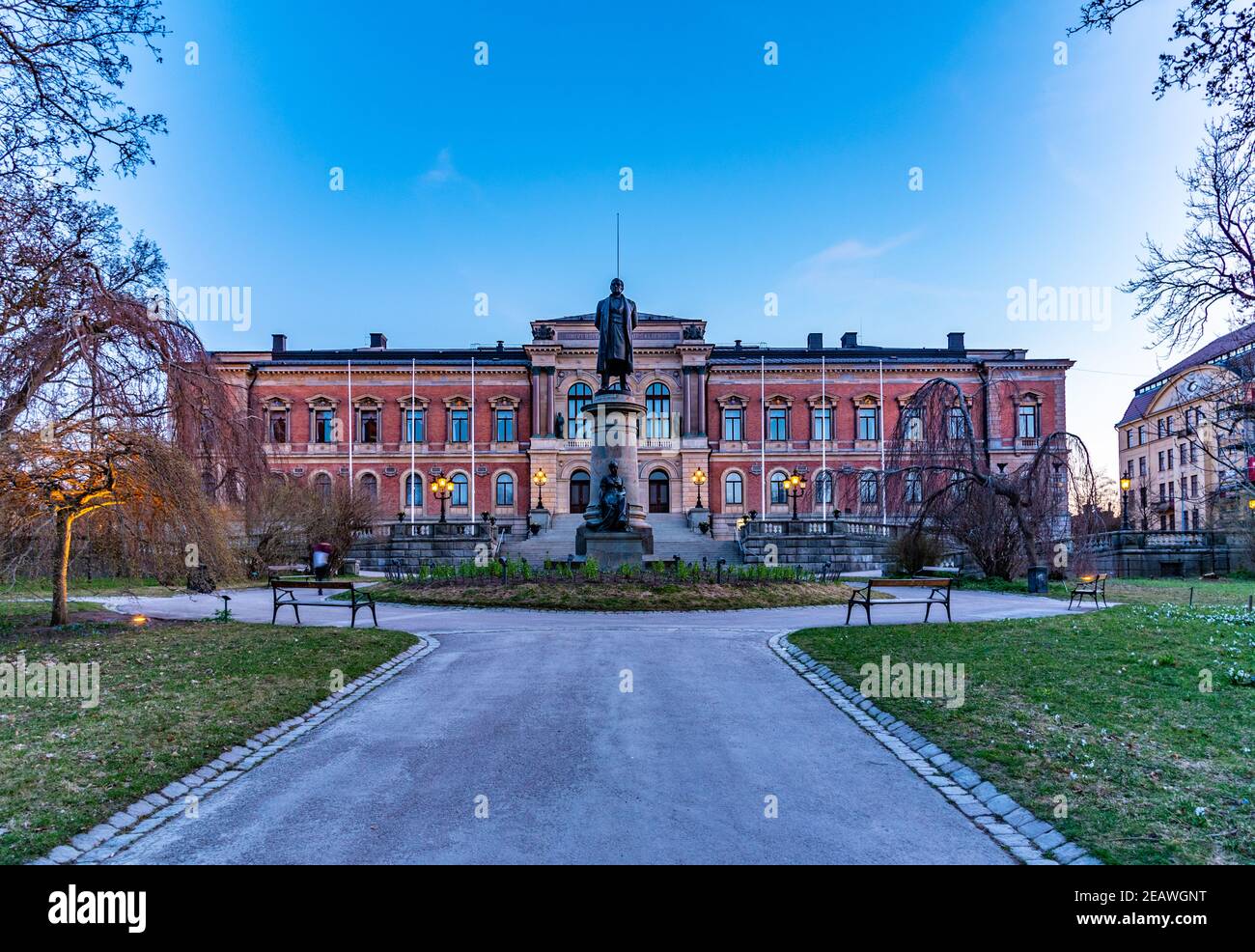 Sunset view of Statue of Erik Gustaf Geijer in front of the university ...