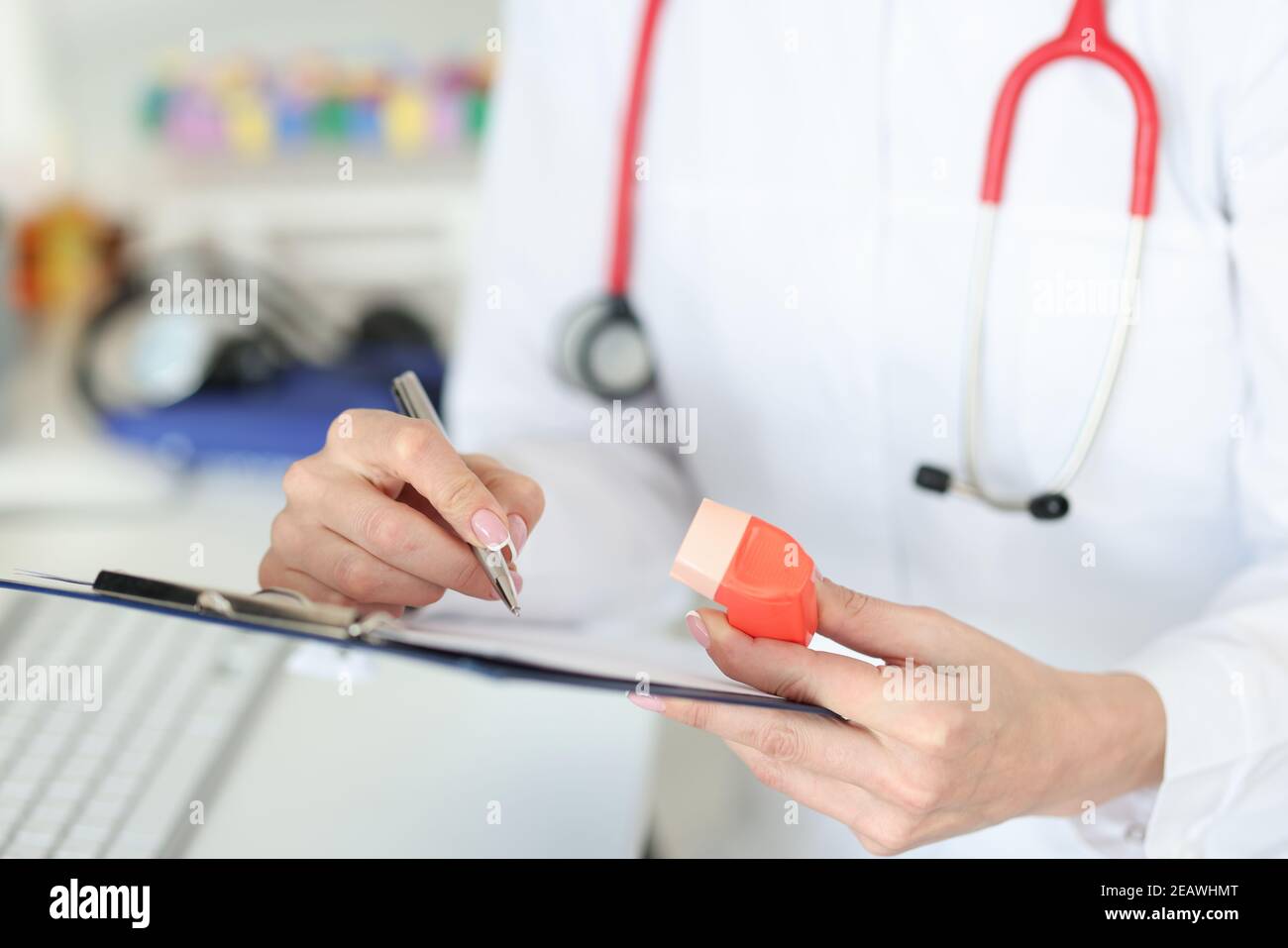 Pulmonologist hi-res stock photography and images - Alamy