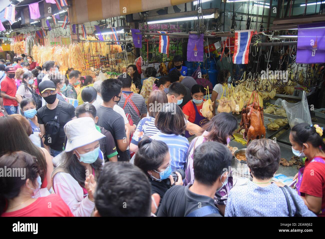 Crowded market ahead of the Chinese New Year in Chinatown.The Bangkok ...