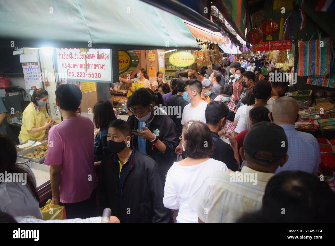 Crowded market ahead of the Chinese New Year in Chinatown.The Bangkok ...