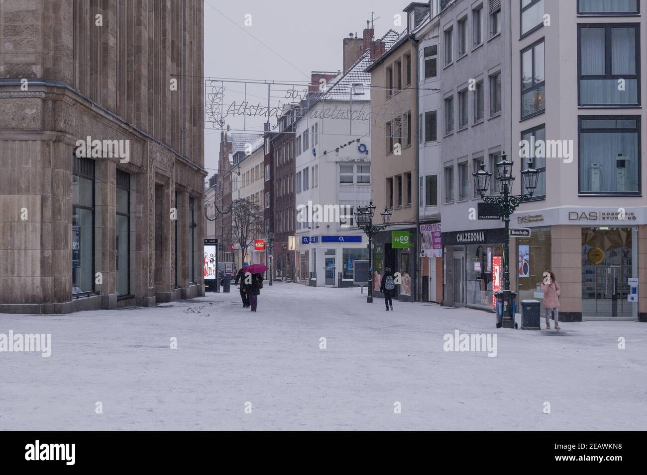 Outdoor scenery of shopping district and downtown in Düsseldorf ...