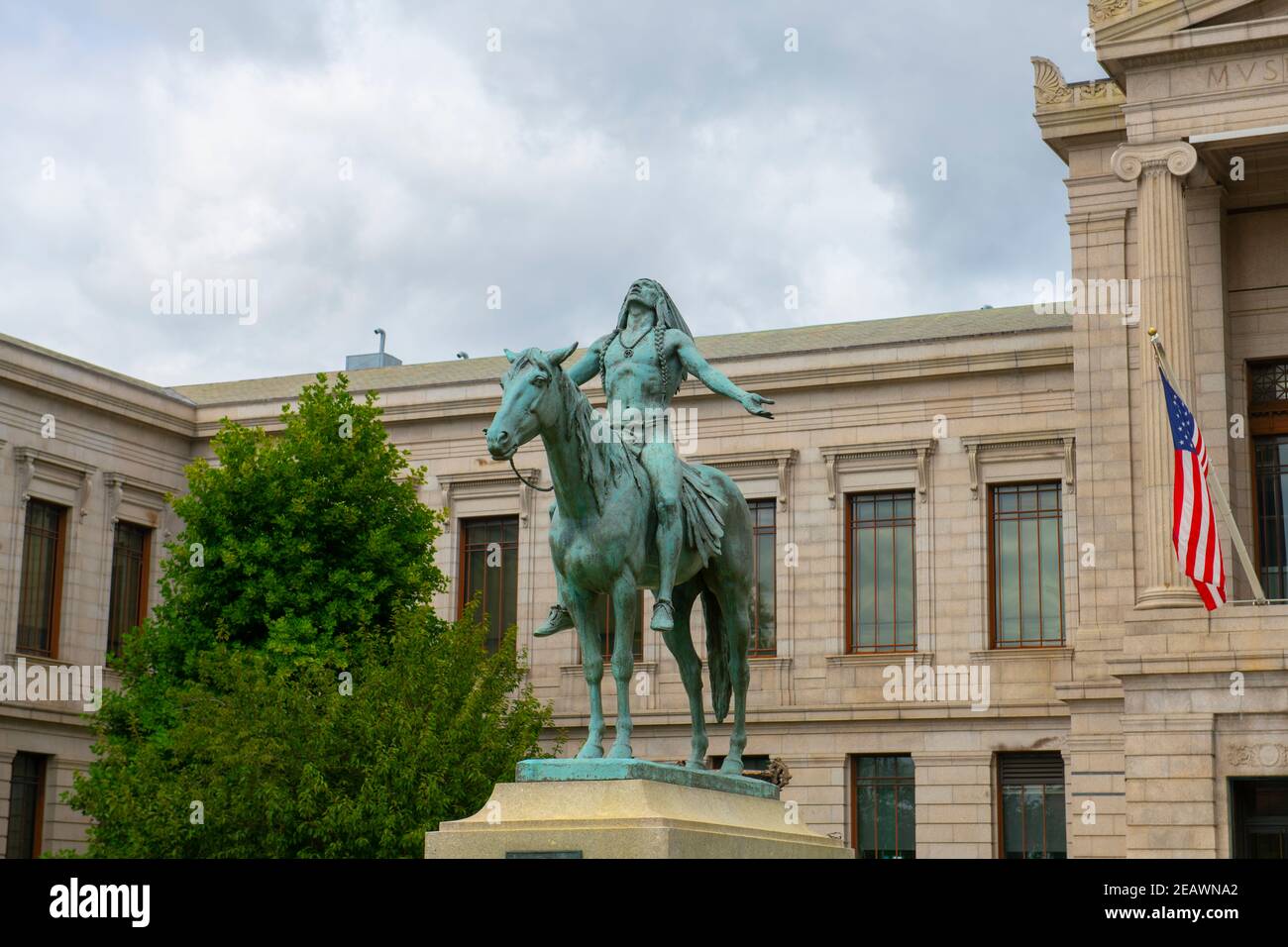Appeal to the great spirit statue hi-res stock photography and images ...