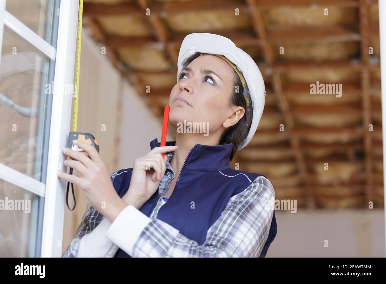 woman builder measuring window frame Stock Photo - Alamy