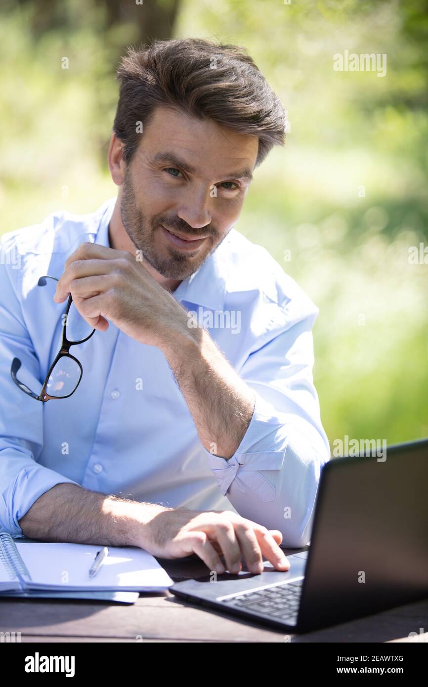 Installing program hi-res stock photography and images - Alamy