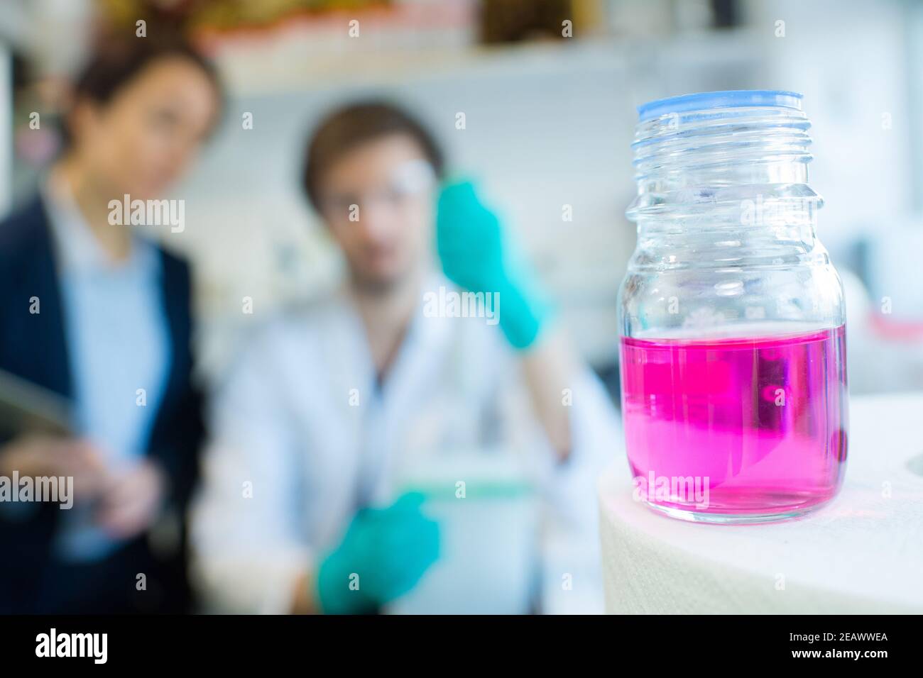 Close view vial pink hi-res stock photography and images - Alamy