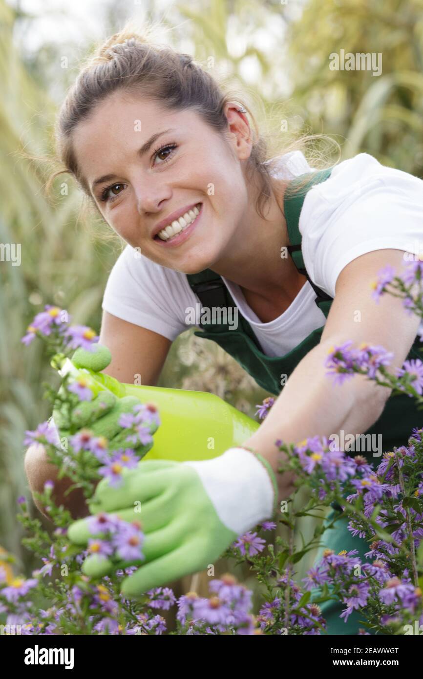 Female landscaper hi-res stock photography and images - Alamy