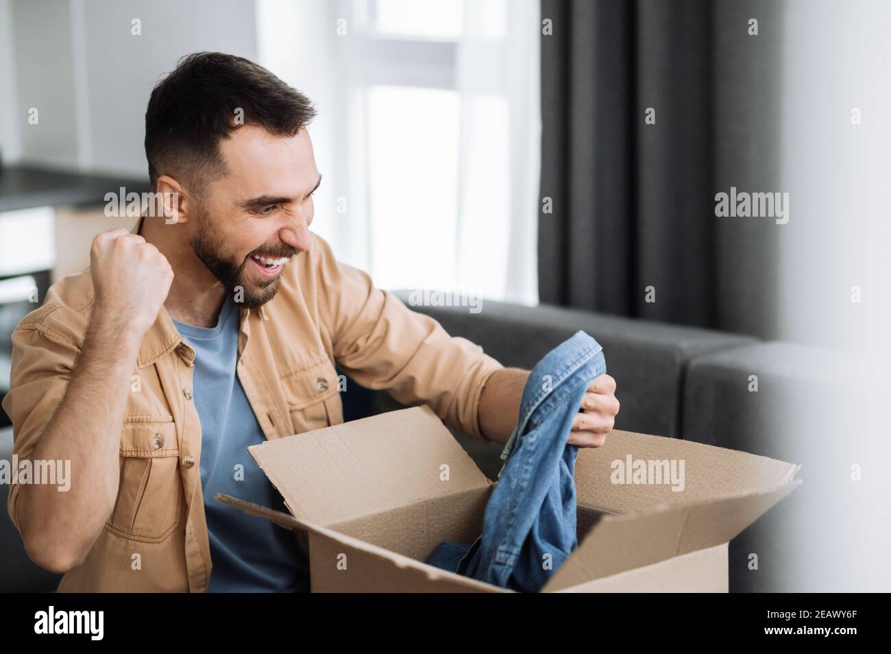 Sofa stores hi-res stock photography and images - Alamy
