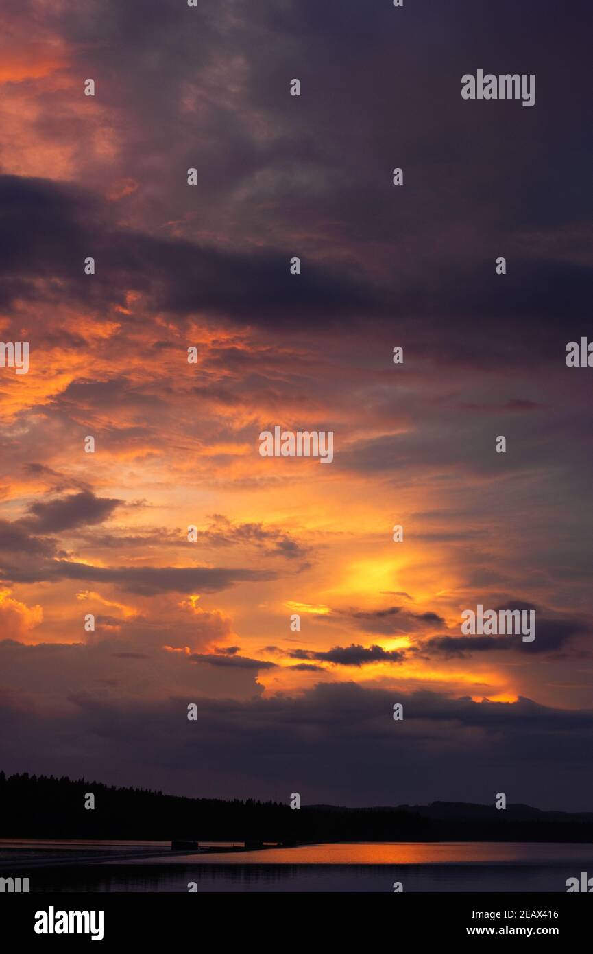 Sky dramatic cloud vertical hi-res stock photography and images - Alamy