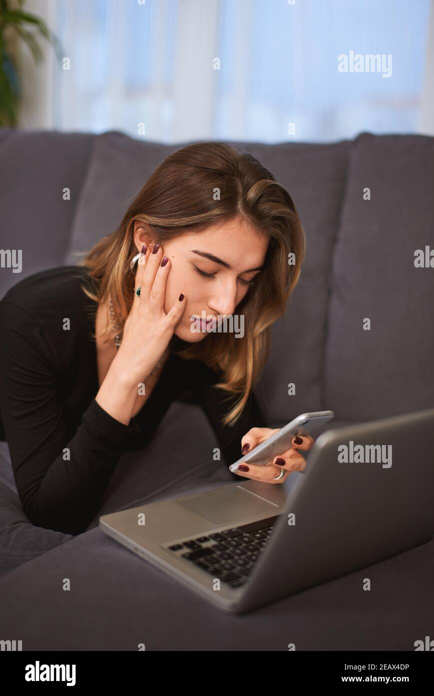 Texting on computer hi-res stock photography and images - Alamy