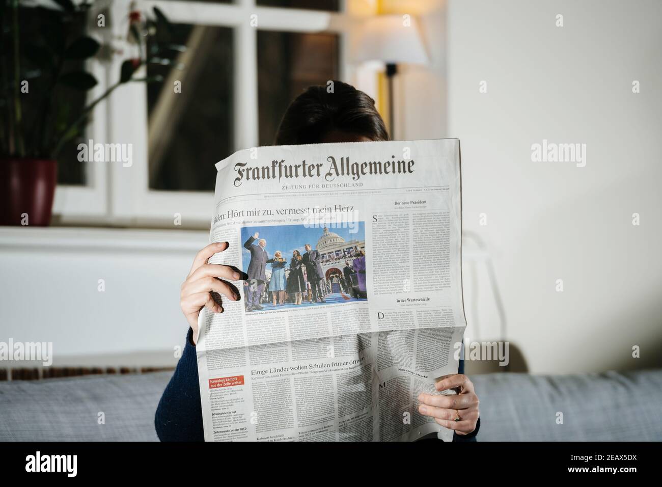 Newspaper covid headlines usa hi-res stock photography and images - Alamy