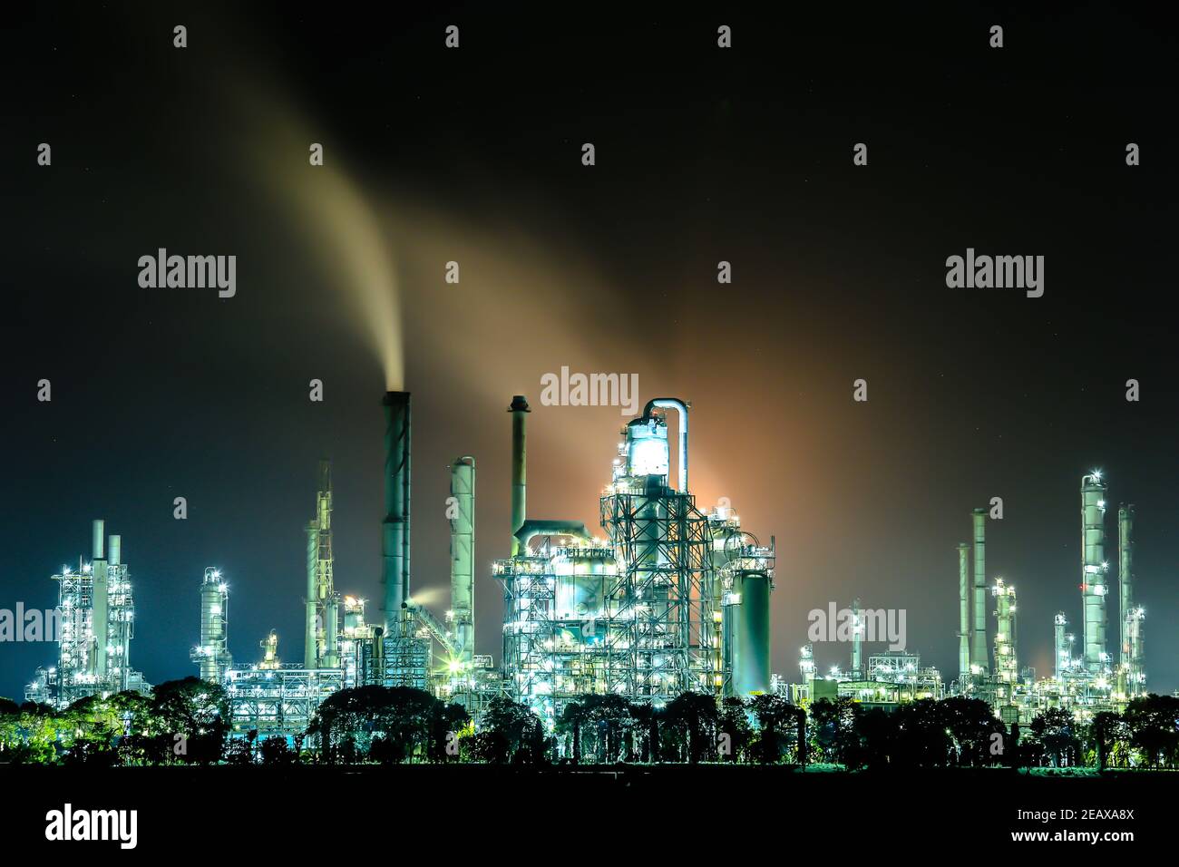 Night landscape of Omsk oil refinery in Russia Stock Photo - Alamy