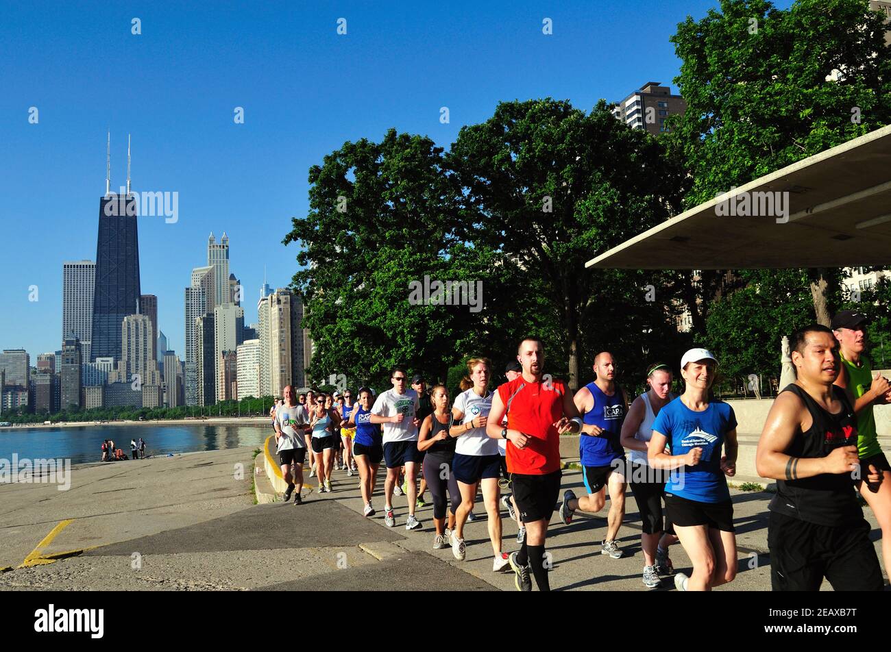 Chicago marathon michigan avenue hi-res stock photography and images ...