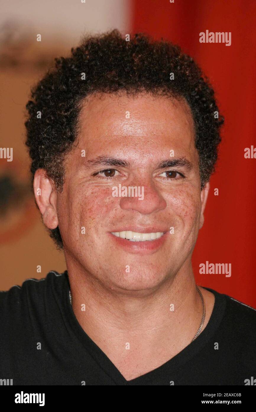 Romero britto hi-res stock photography and images - Alamy