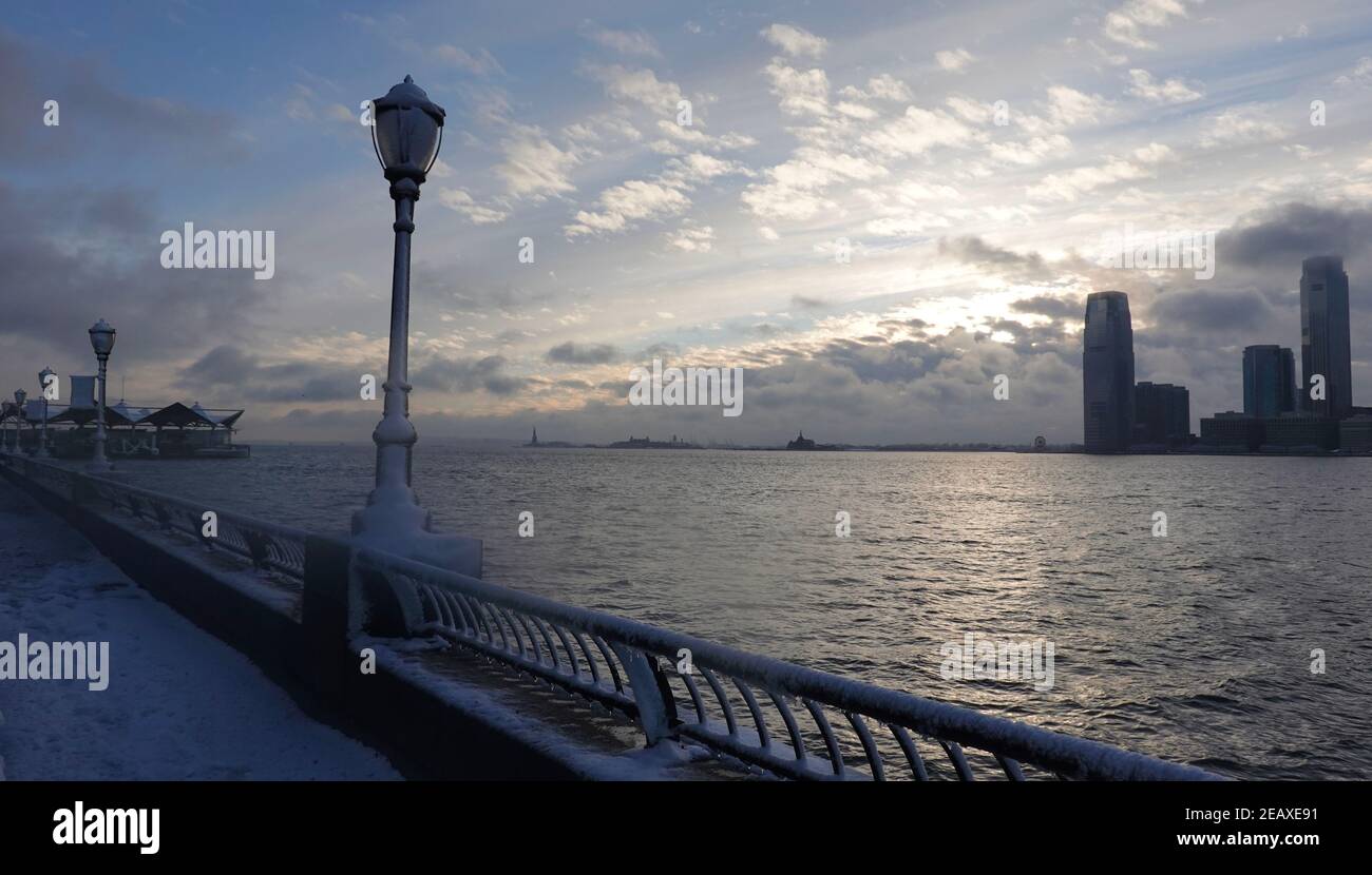 Statue of liberty winter sunset hi-res stock photography and images - Alamy