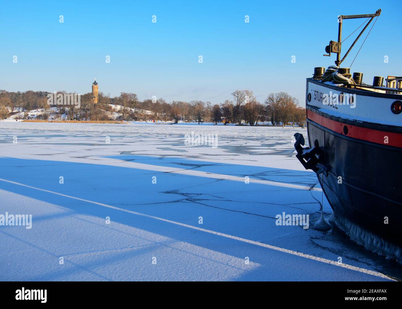 Potsdam, Germany. 10th Feb, 2021. Ice floes on the Tiefen See, where ...