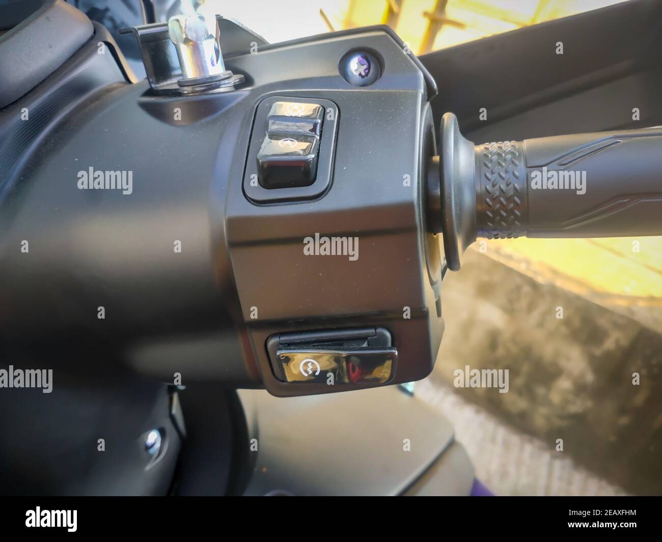 switch power control and electric start motorcycle with throttle ...