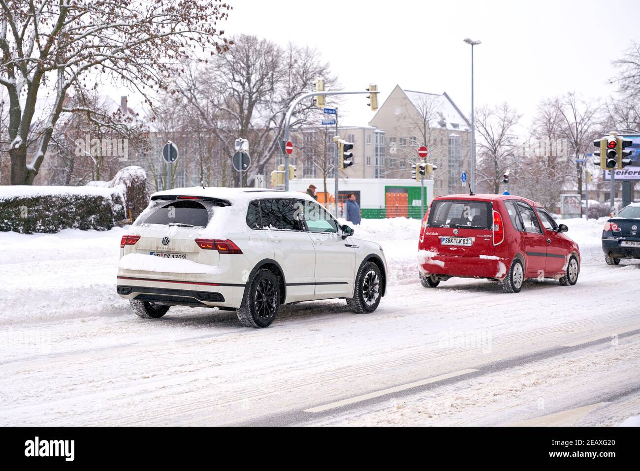 Busy street junction in center hi-res stock photography and images - Alamy