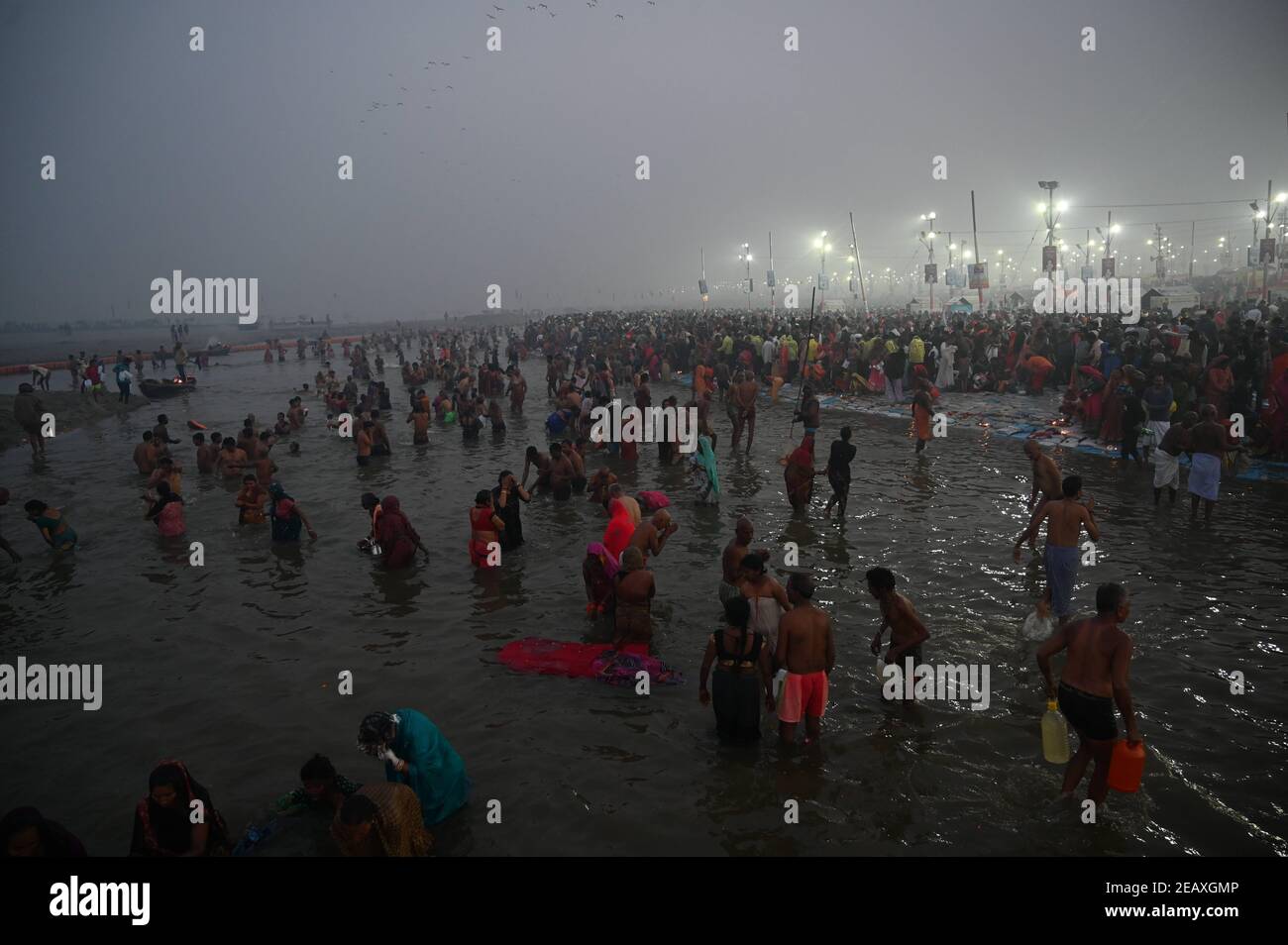 Prayagraj, Uttar Pradesh, India. 11th Feb, 2021. Prayagraj: Devotee ...