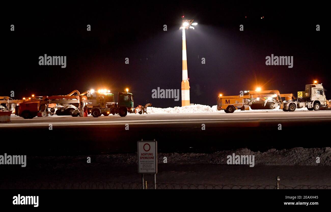 Erding, Germany. 11th Feb, 2021. Clearing vehicles drive along Munich ...