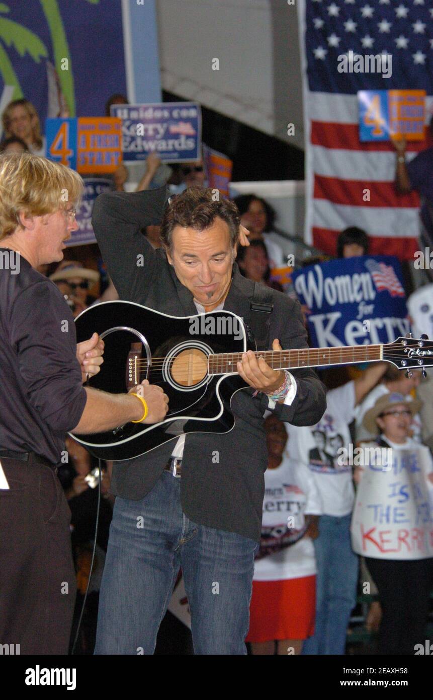 Bruce Springsteen @ Presidental canadate John Kerry rally at Bayfrot ...