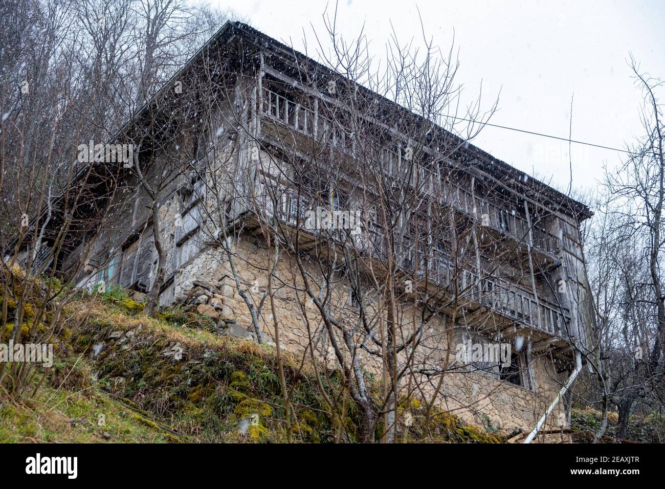 traditional wooden house in the province of Trabzon in çaykara Stock ...