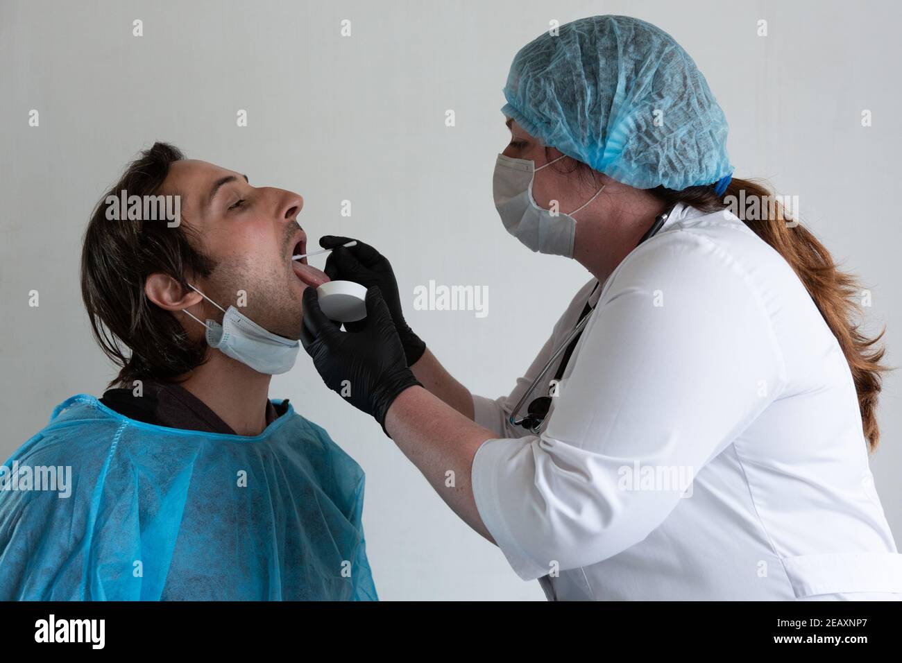 Medic taking sample for coronavirus testing Stock Photo - Alamy