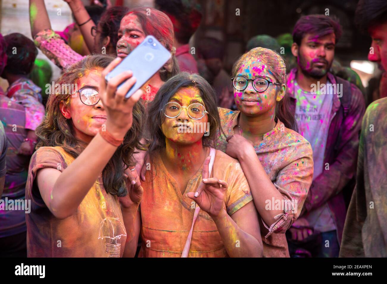 Indian girls talking hi-res stock photography and images - Alamy