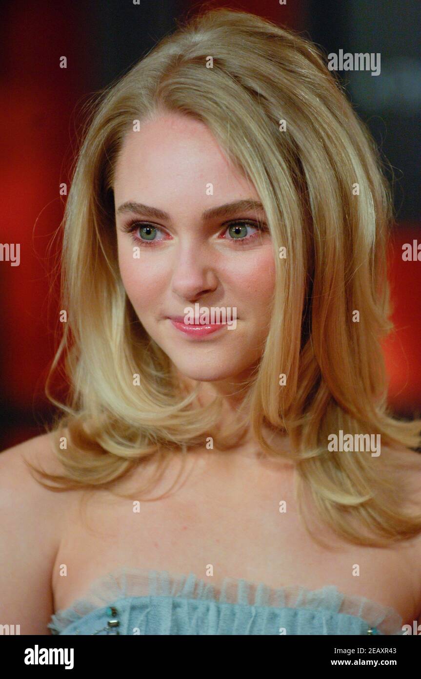 Annasophia robb 2008 hi-res stock photography and images - Alamy