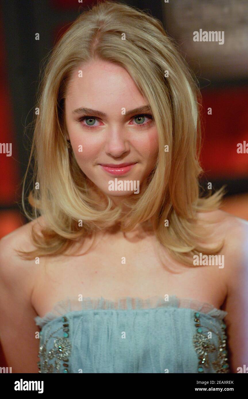 Actress AnnaSophia Robb attends arrivals at the 13th Critics' Choice ...