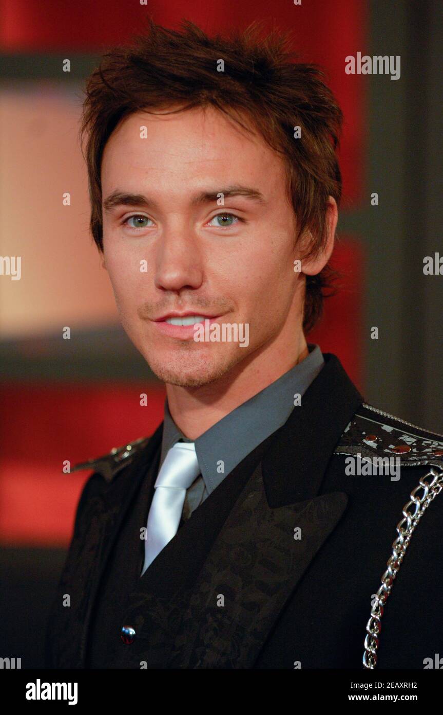 Actor Rob Stewart attends arrivals at the 13th Critics' Choice Awards ...