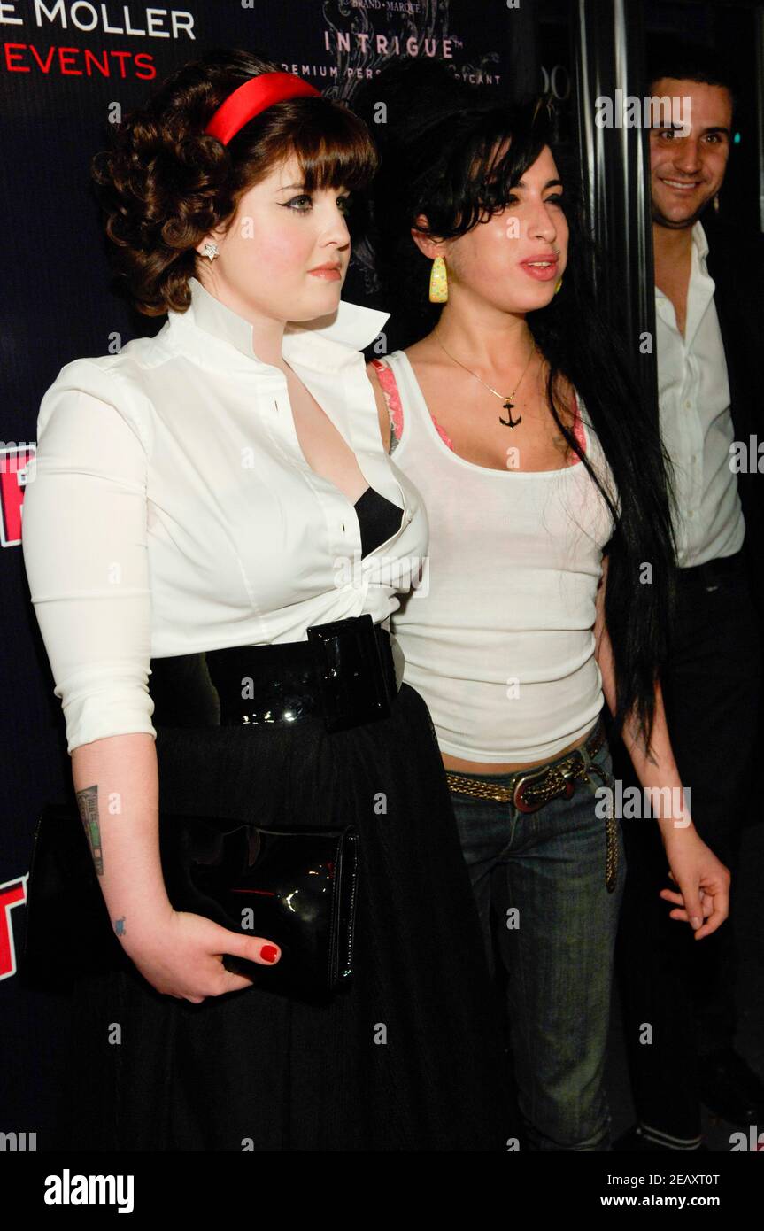 (L-R) Kelly Osbourne and singer Amy Winehouse attends arrivals at Perez ...