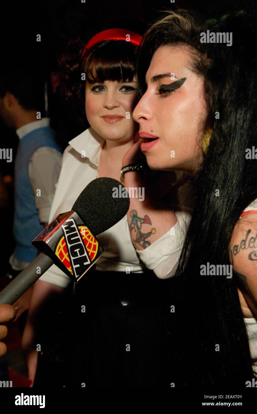 (L-R) Kelly Osbourne and singer Amy Winehouse attends arrivals at Perez ...