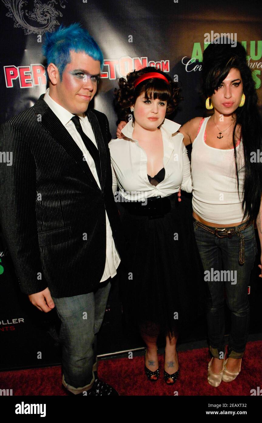 (L-R) Perez Hilton, Kelly Osbourne and singer Amy Winehouse attends ...