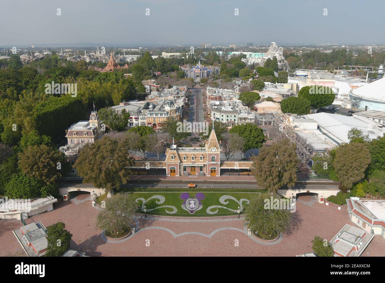 Disneyland california aerial view hi-res stock photography and images ...
