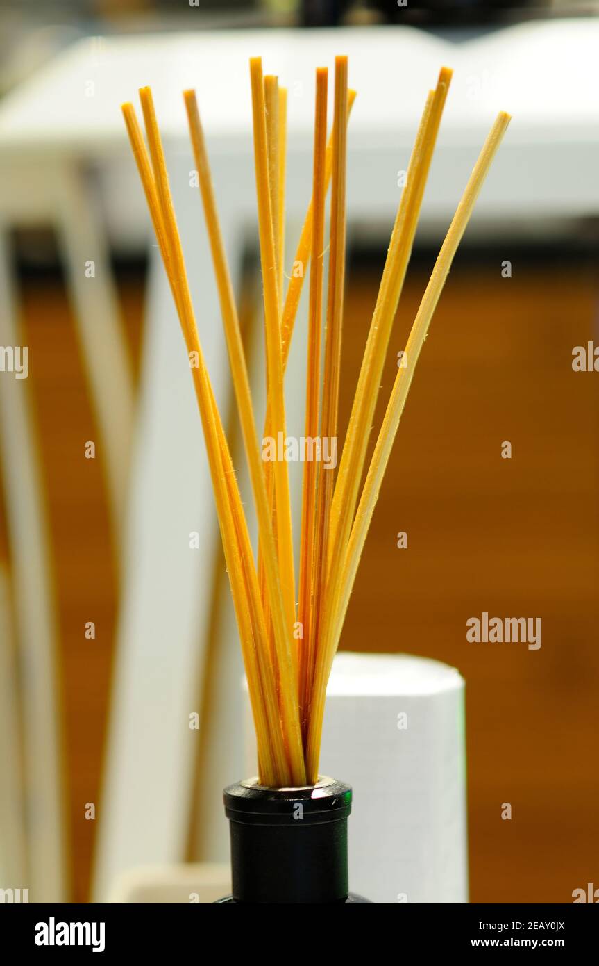 Wood sticks diffuser hi-res stock photography and images - Alamy