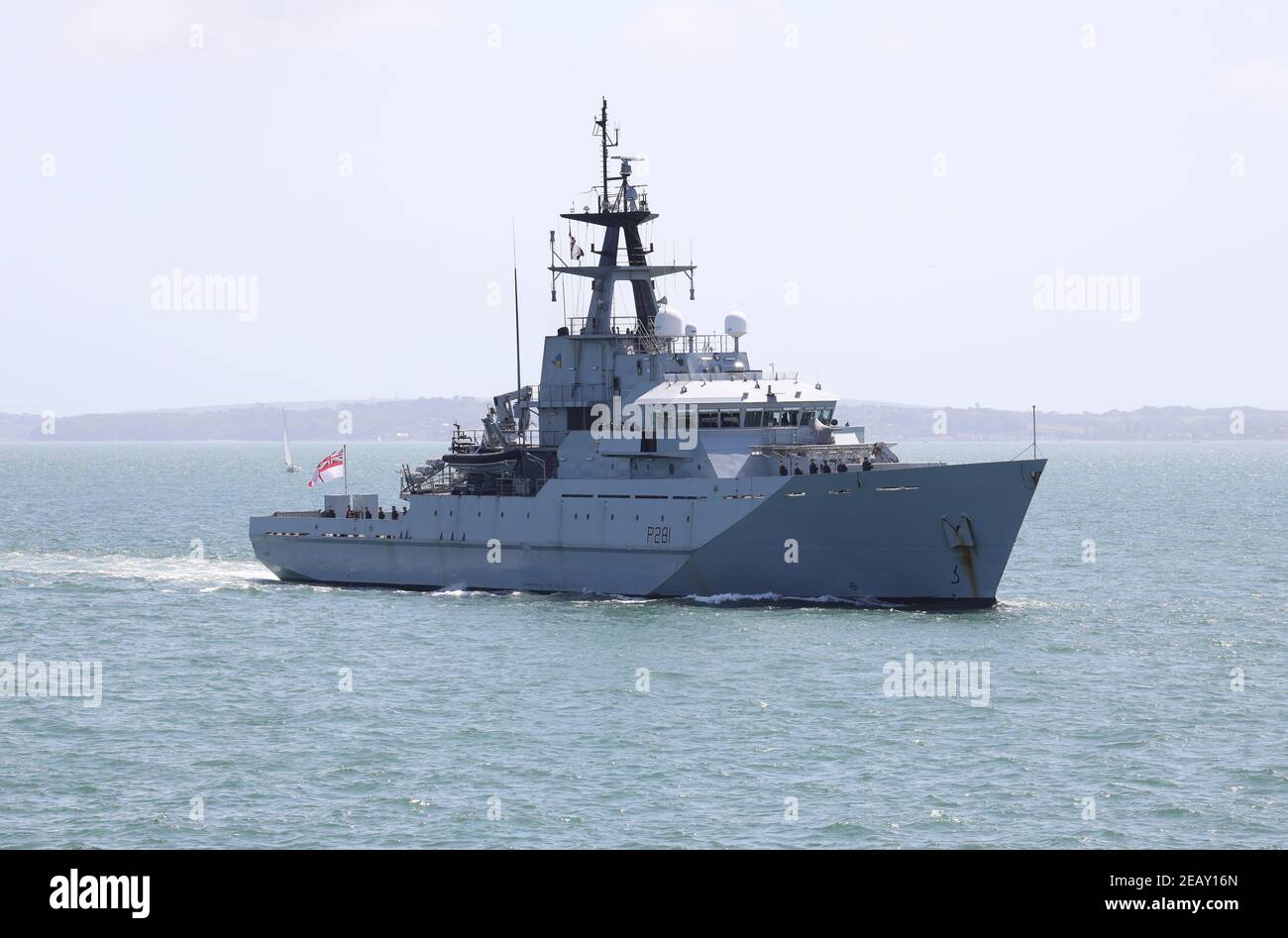 The Royal Navy offshore patrol vessel HMS TYNE (P281) approaching ...
