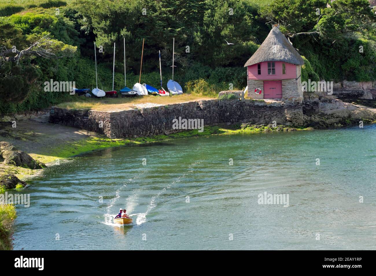 Thatched boathouse on the avon estuary hi-res stock photography and ...