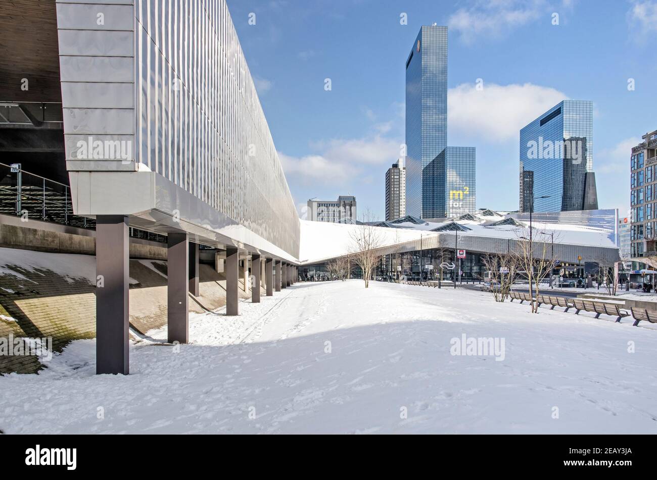 Steel facade hi-res stock photography and images - Alamy